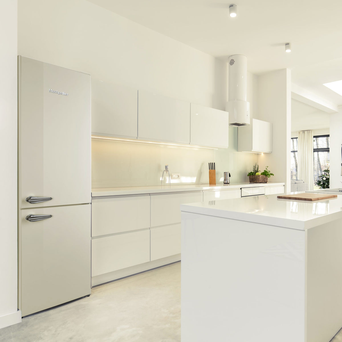 Montpellier MAB386EC Retro No Frost Fridge Freezer in Cream – Tylers ...
